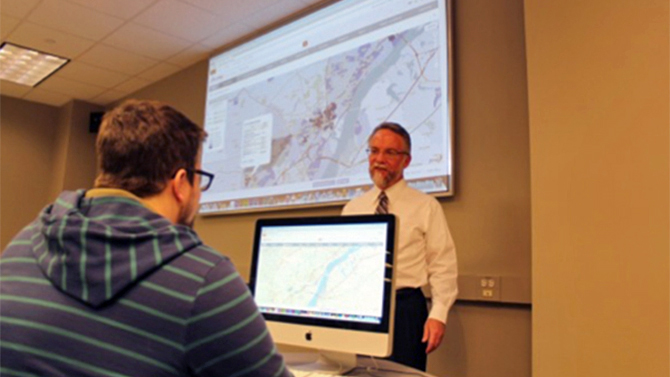 Library offers GIS workshops | UDaily