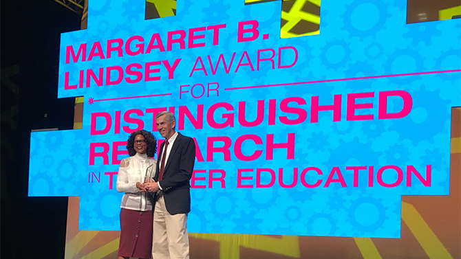 Hiebert receives Lindsey Award | UDaily