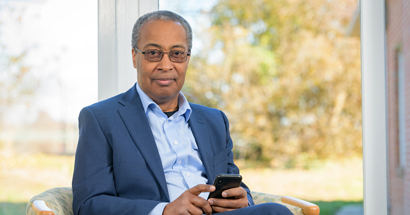 Baby Boomer leads younger students | UDaily